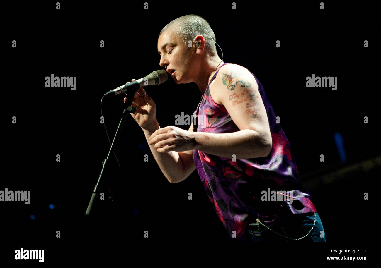 Sinead o connor irish singer hi-res stock photography and images - Alamy