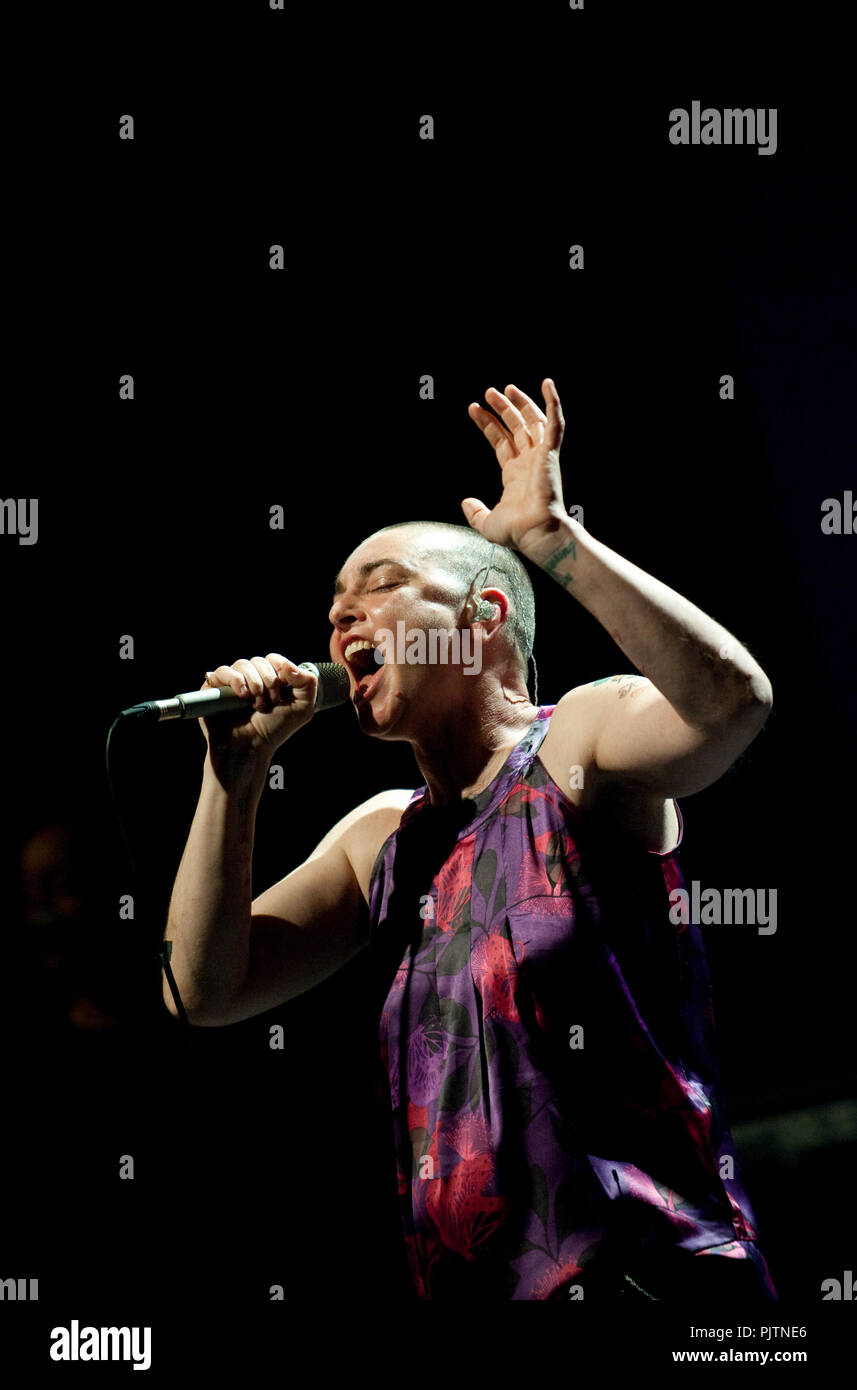Sinead oconnor hi-res stock photography and images - Alamy