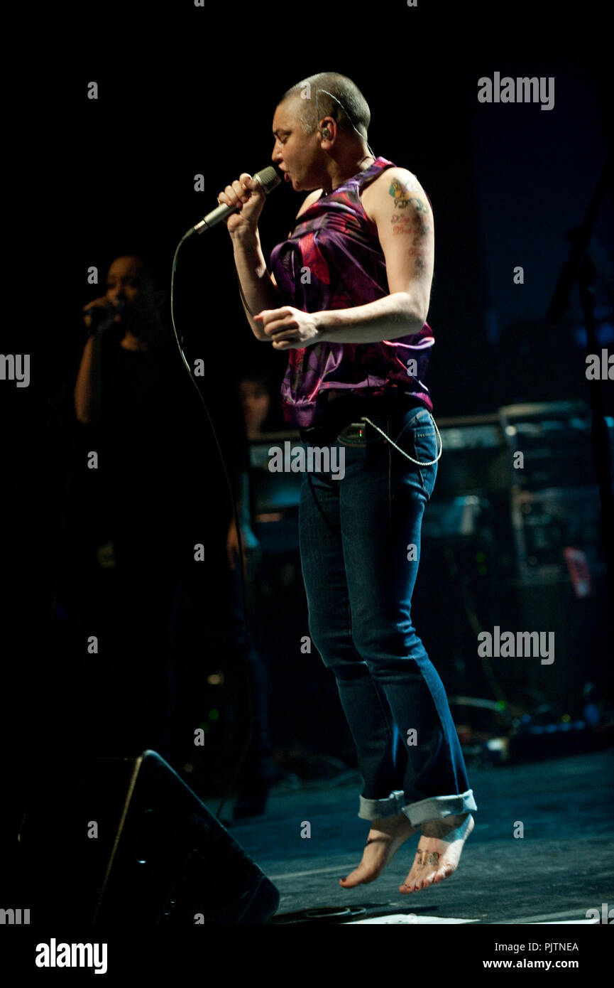 Sinead o connor irish singer hi-res stock photography and images - Alamy