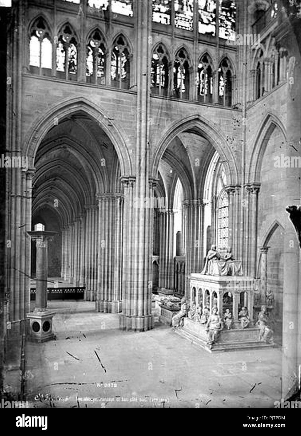 Basilique Saint-Denis - Vue intérieure du transept et du bas-côté sud ...
