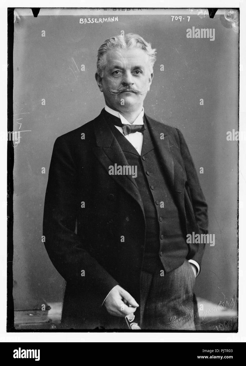 Three quarter pose Black and White Stock Photos & Images - Alamy Three quarter pose Black and White Stock Photos & Images - Alamy