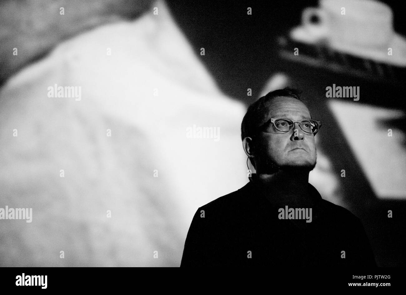 Sprakeloos, the solo performance of Flemish writer Tom Lanoye (Belgium ...