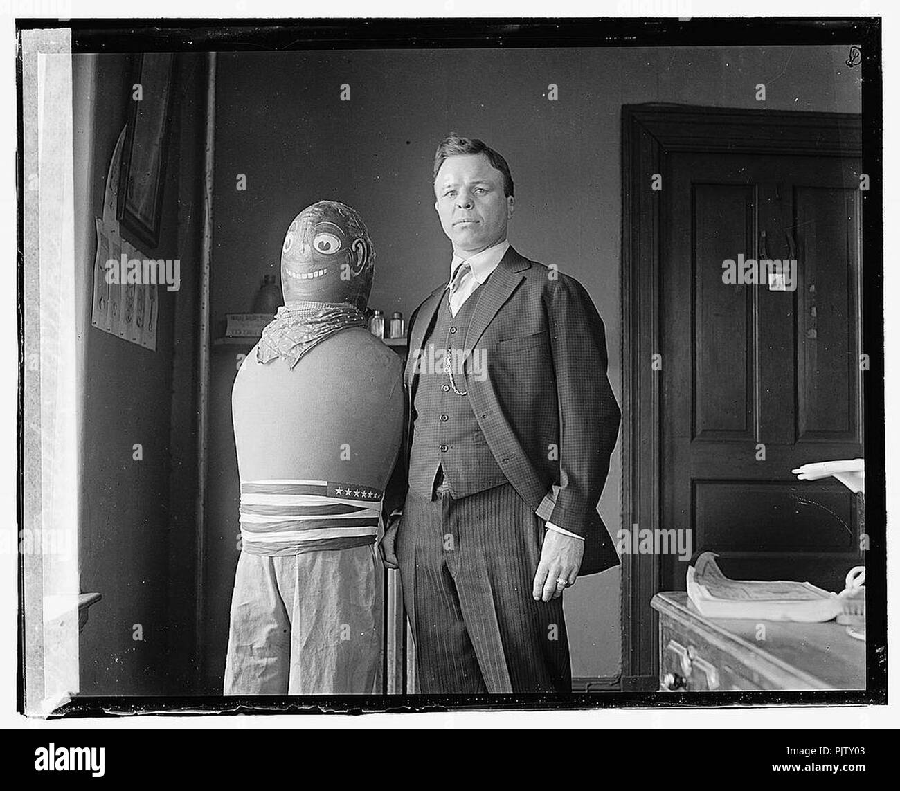 Battling nelson hi-res stock photography and images - Alamy