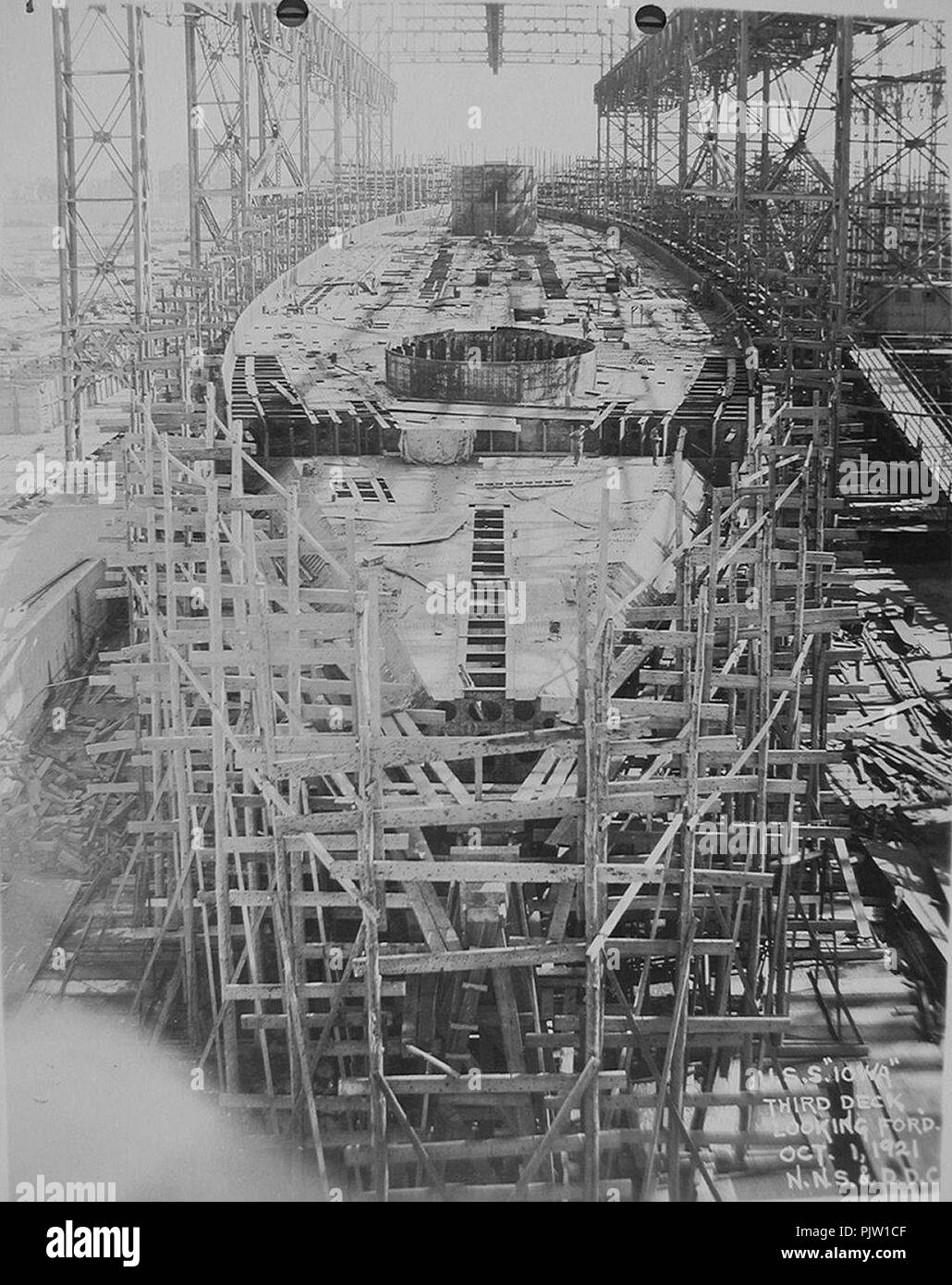 BB-53 PCU Iowa, view of stern looking forward Stock Photo - Alamy