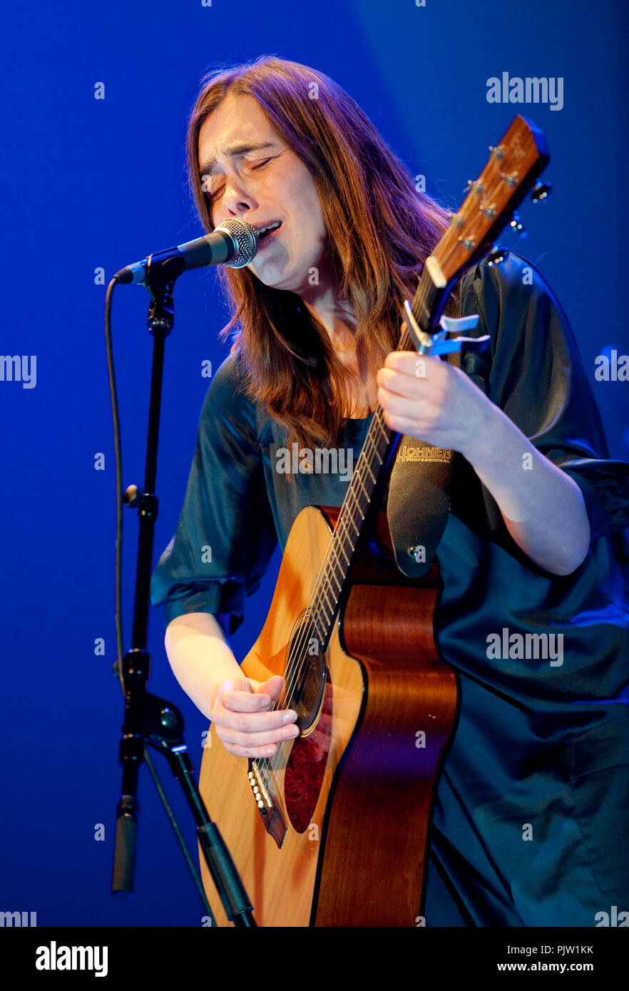 Neeka at the Te Gek !? concert in Strombeek-Bever (Belgium, 18/02/2010 ...
