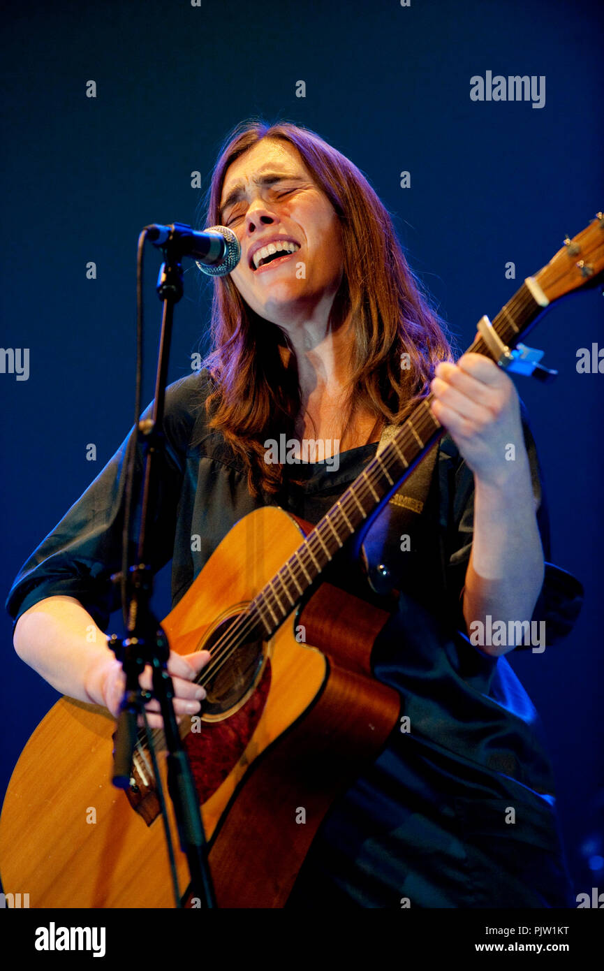 Neeka at the Te Gek !? concert in Strombeek-Bever (Belgium, 18/02/2010 ...