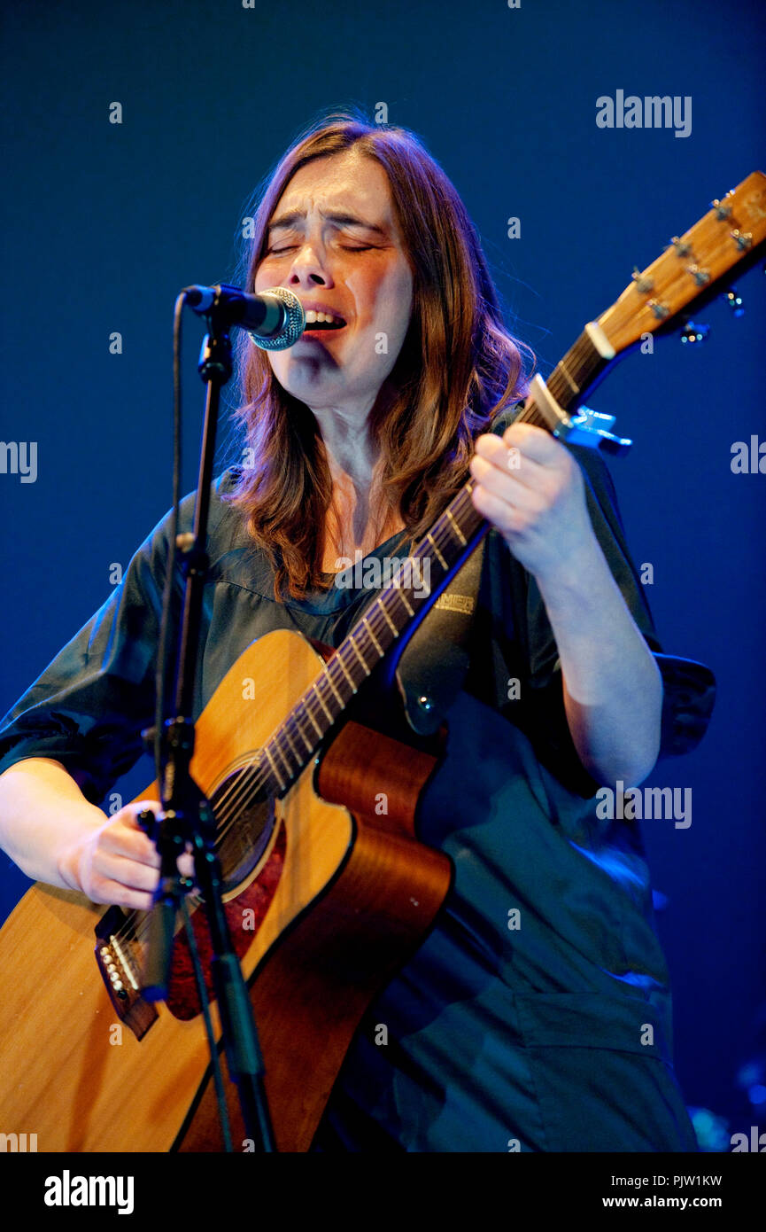 Neeka at the Te Gek !? concert in Strombeek-Bever (Belgium, 18/02/2010 ...