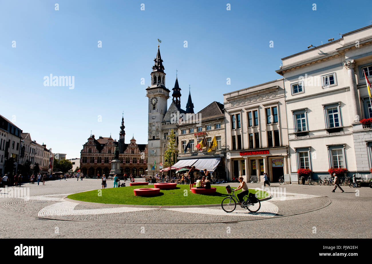 The Grote Markt, Central Square, in Aalst (Belgium, 04/08/2009 Stock ...