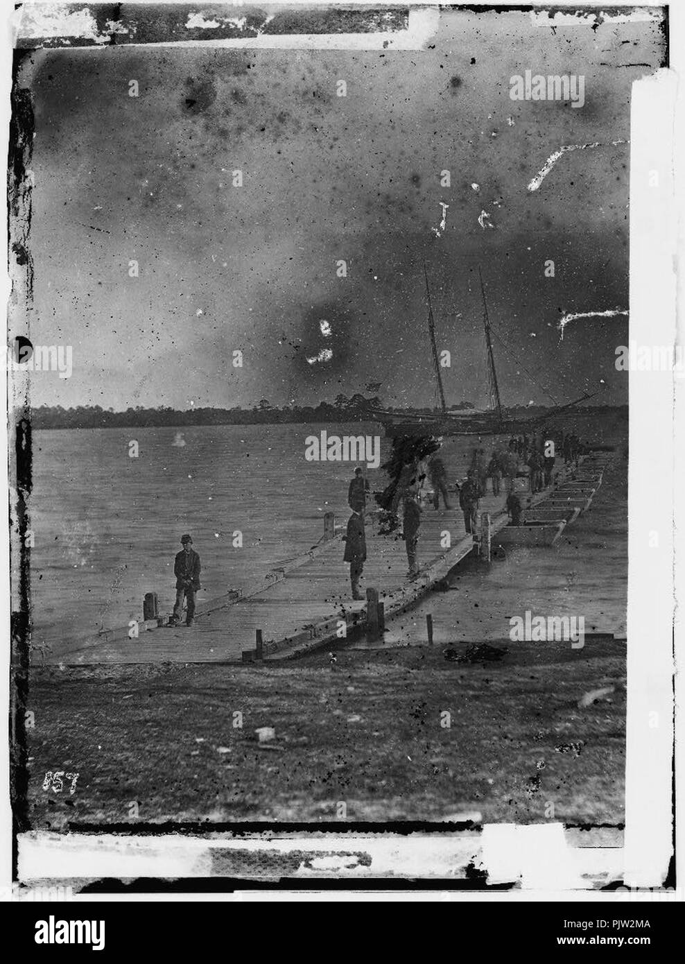 Beaufort, South Carolina. Erecting pontoon bridge across Port Royal ...
