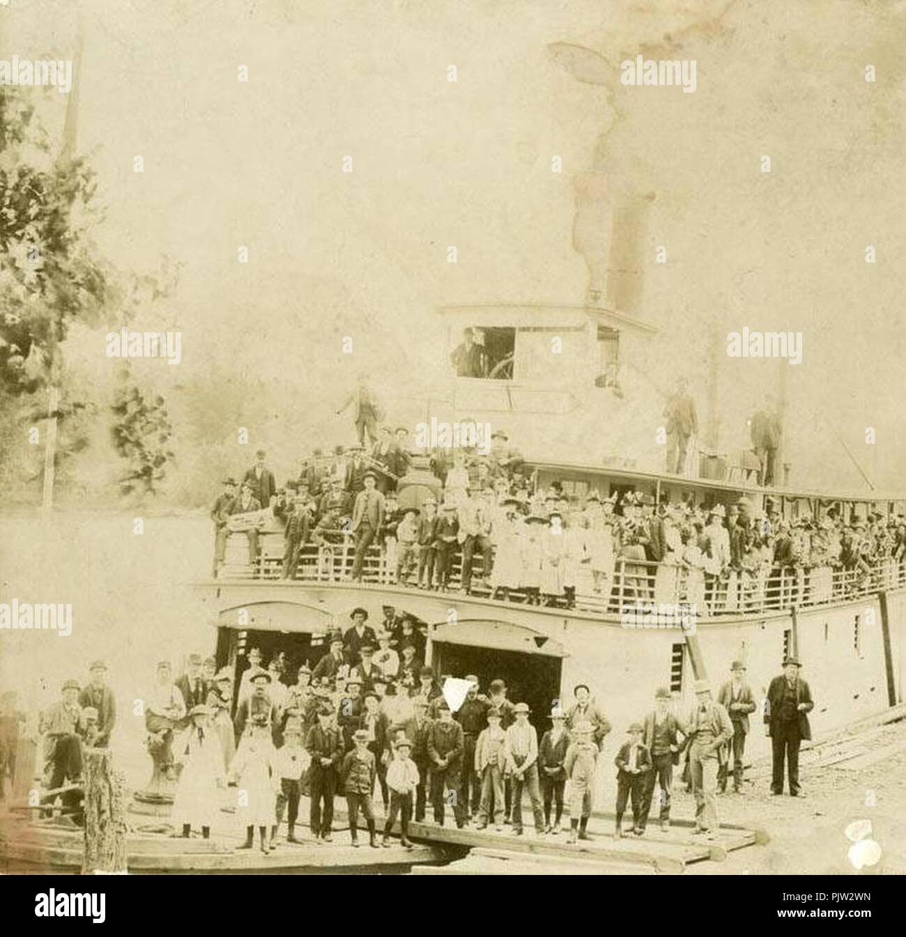 Historical sternwheeler hi-res stock photography and images - Alamy