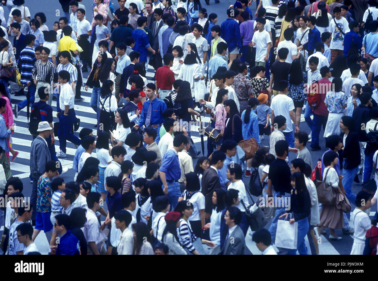 Historical street scene 1992 tokyo hi-res stock photography and images ...