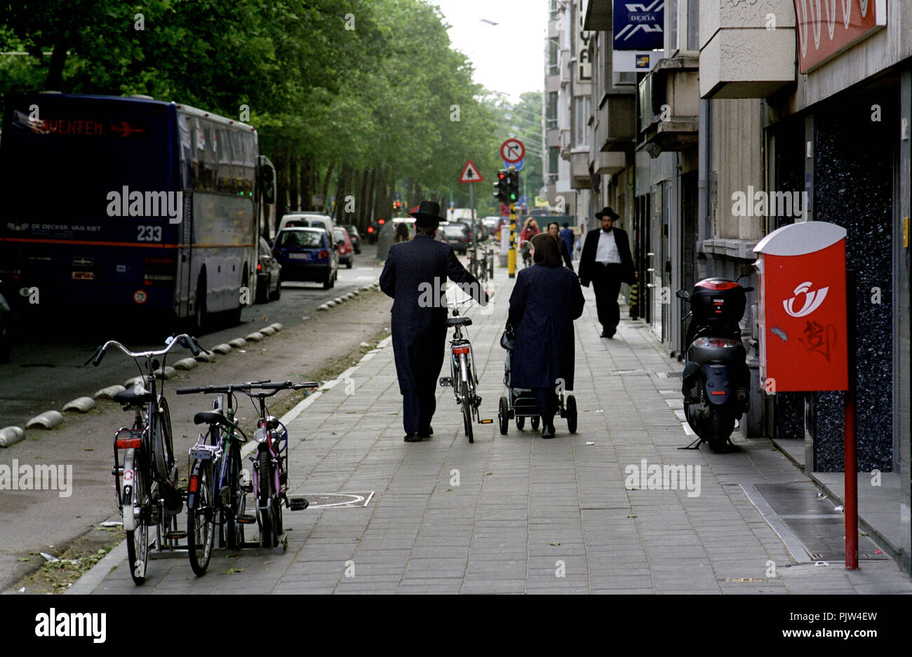 Orthodox jews in antwerp belgium hi-res stock photography and images ...