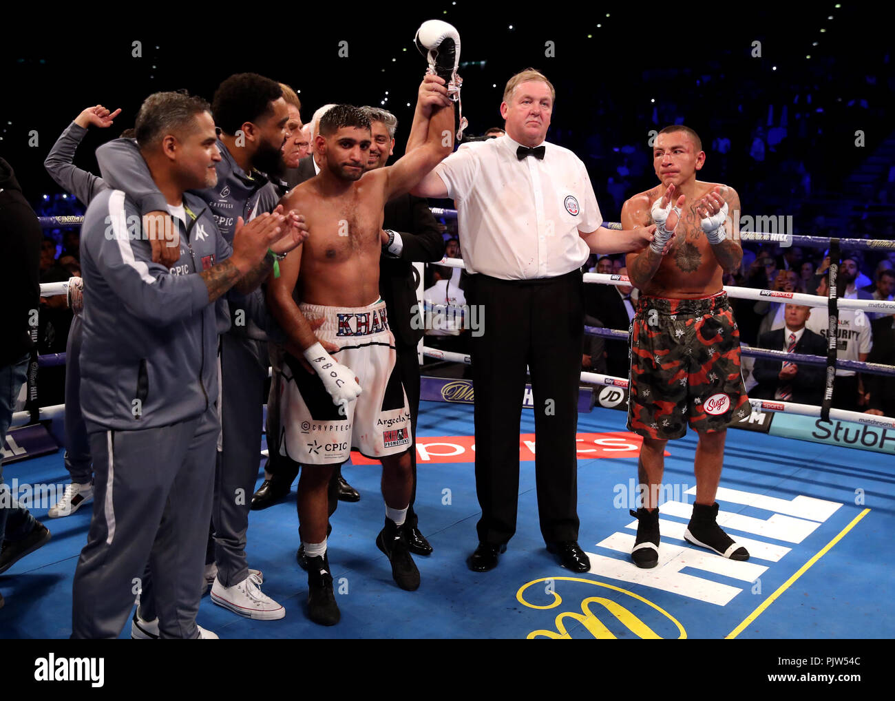 Amir Khan celebrates beating Samuel Vargas on points after their ...