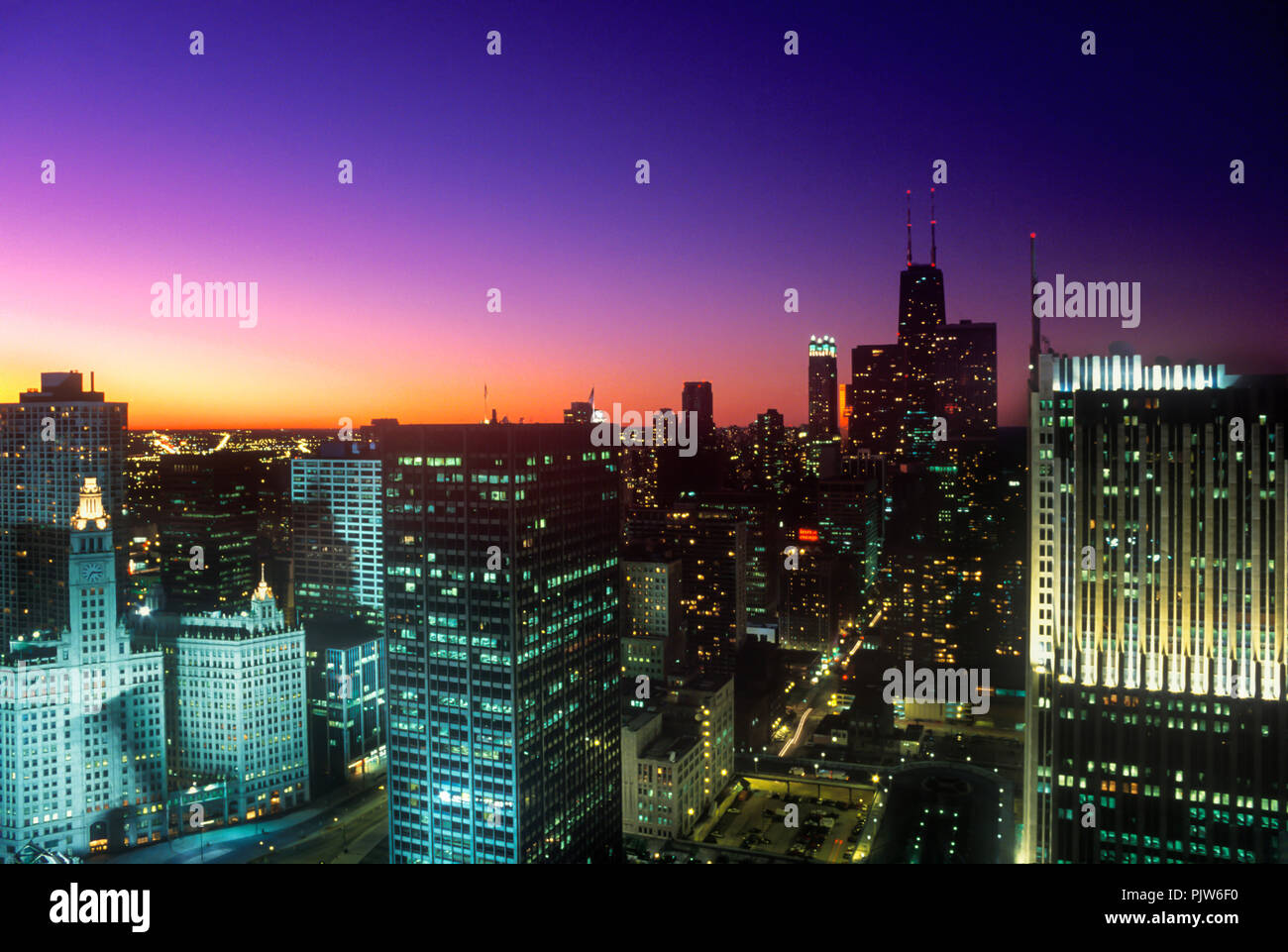 1992 HISTORICAL DOWNTOWN SKYLINE CHICAGO ILLINOIS USA Stock Photo - Alamy