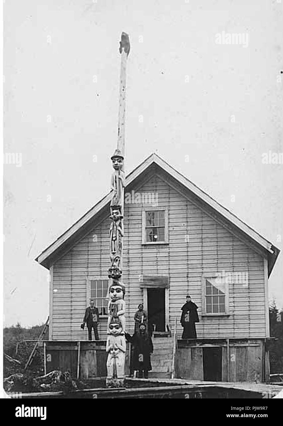Beaver totem Black and White Stock Photos & Images - Alamy