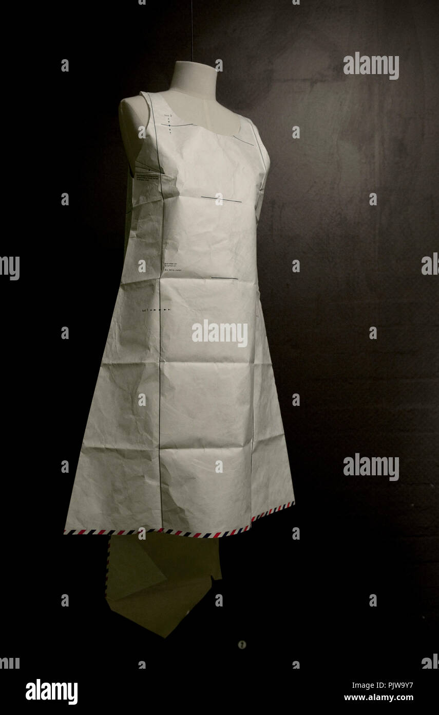 Hussein chalayan hi-res stock photography and images - Alamy