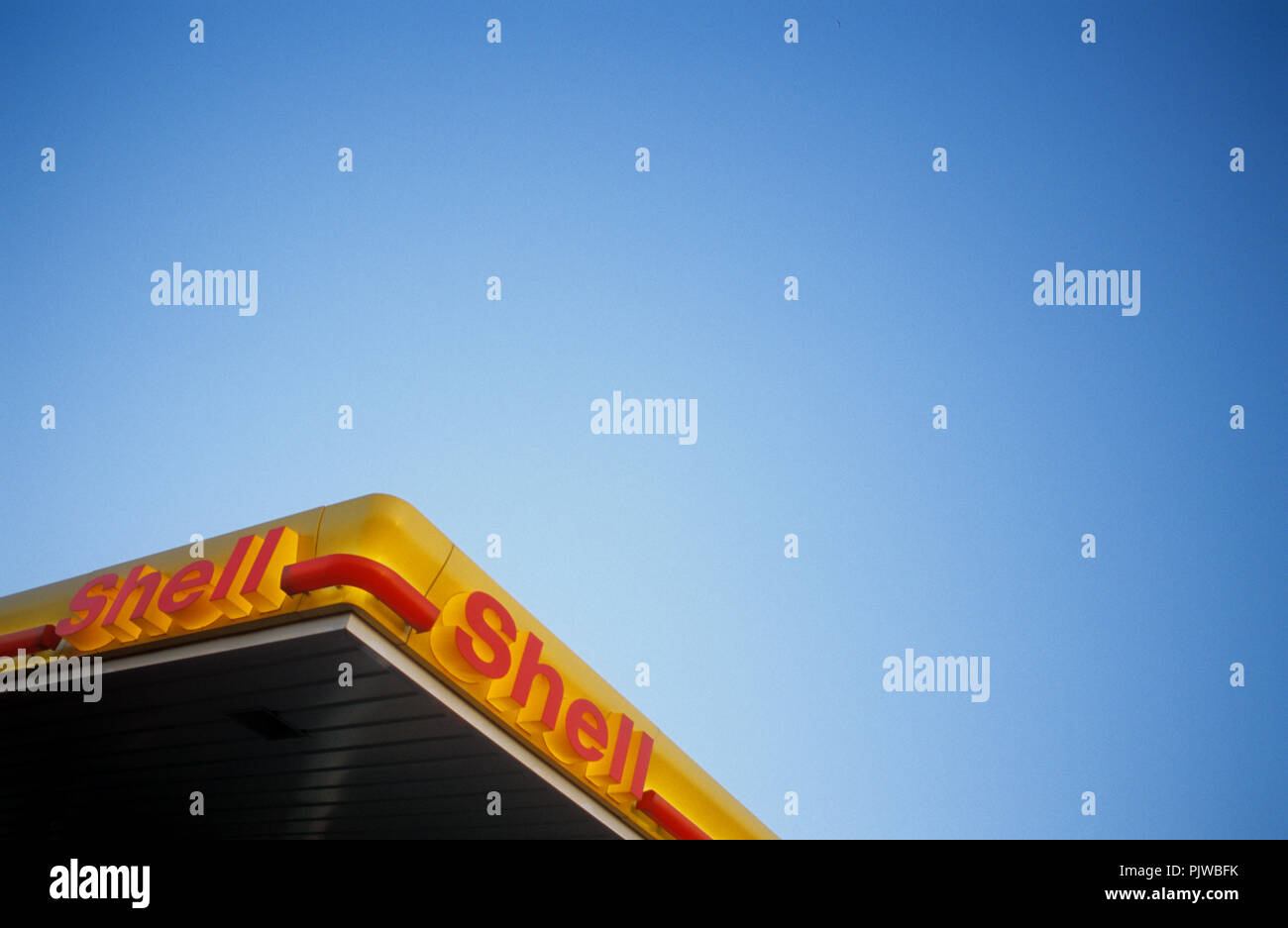 Shell fuel station in Belgium (26/07/2004 Stock Photo - Alamy