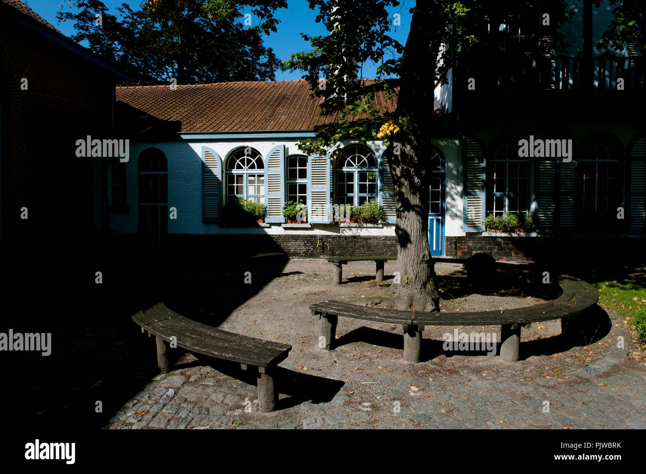 The Hof Ter Saksen castle and domain in Beveren (Belgium, 14/09/2008 ...