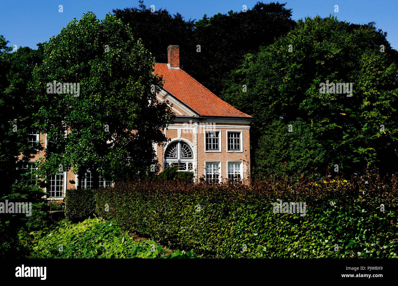 The Hof Ter Saksen castle and domain in Beveren (Belgium, 14/09/2008 ...