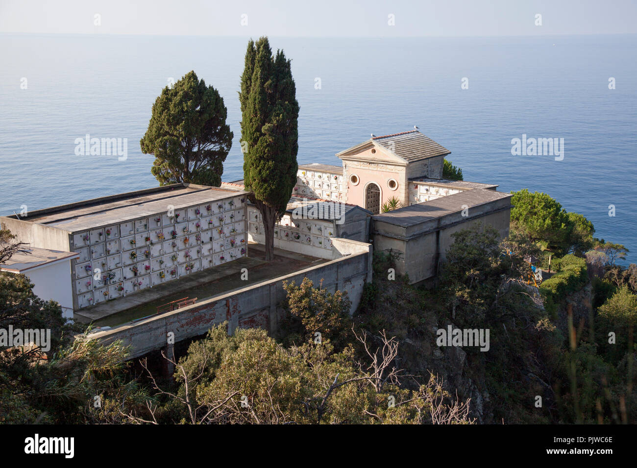 Graveyard overlooking the sea hi-res stock photography and images - Alamy