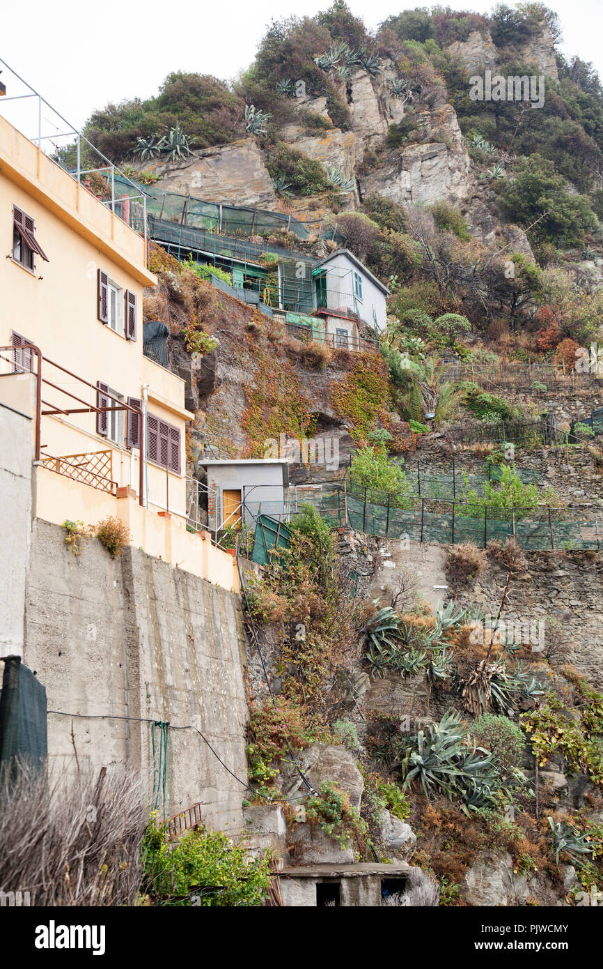 Houses built into the cliffs hi-res stock photography and images - Alamy