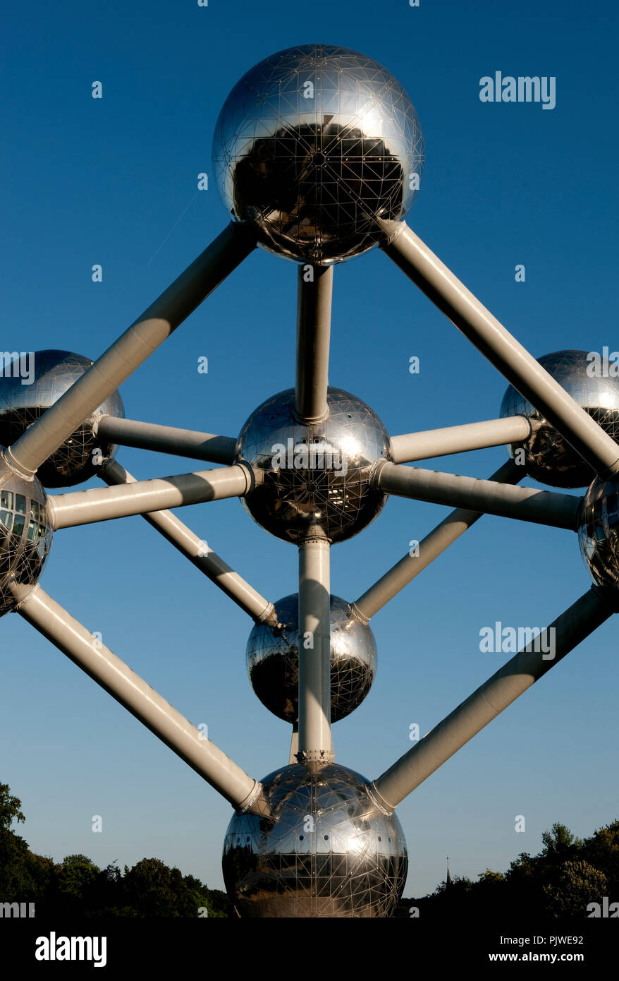The Atomium monument in Brussels (Belgium, 04/08/2009 Stock Photo - Alamy