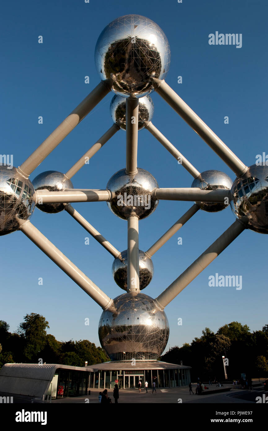 Atome hi-res stock photography and images - Alamy