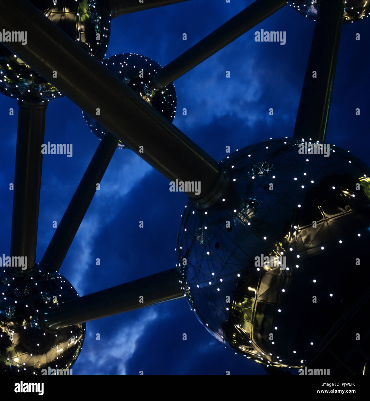 the Atomium at night, Brussels, Belgium, 01/09/2007 Stock Photo - Alamy