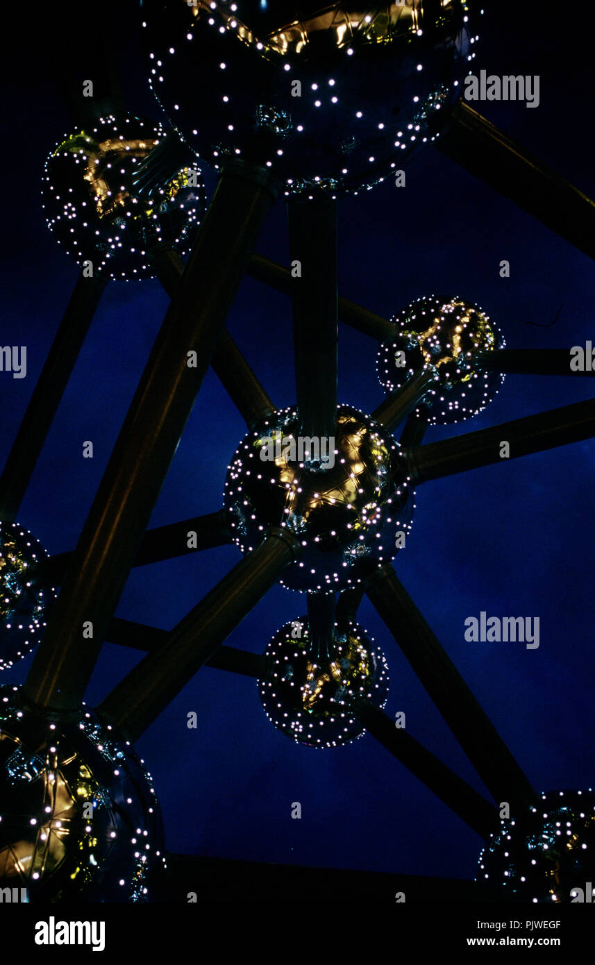 the Atomium at night, Brussels, Belgium, 01/09/2007 Stock Photo - Alamy