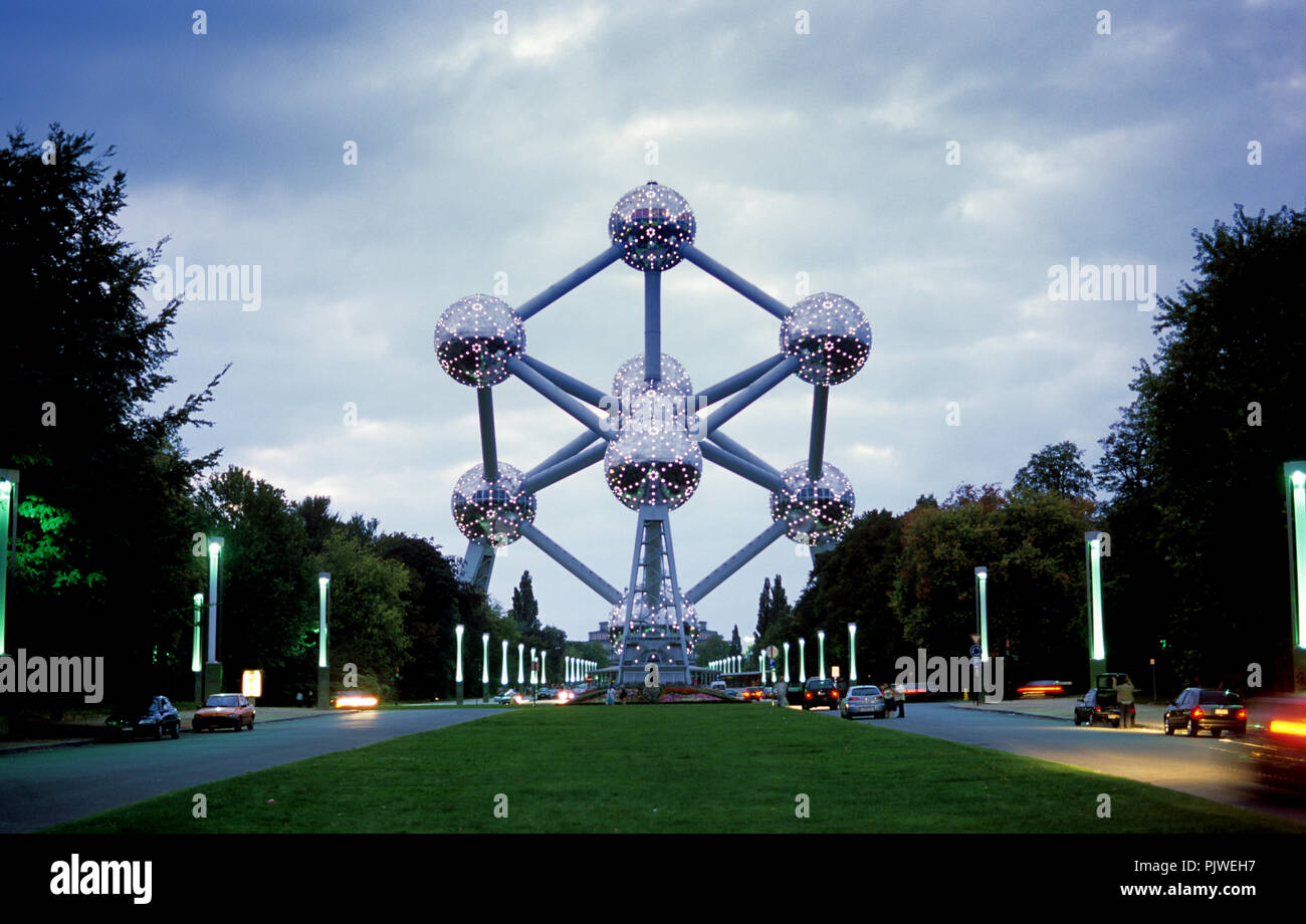 the Atomium at night, Brussels, Belgium, 01/09/2007 Stock Photo - Alamy