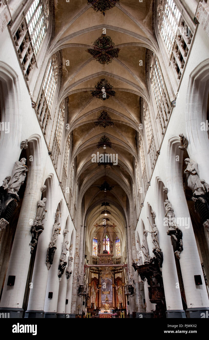 The interior of the St-Sulpitius church in Diest (Belgium, 02/09/2010 ...