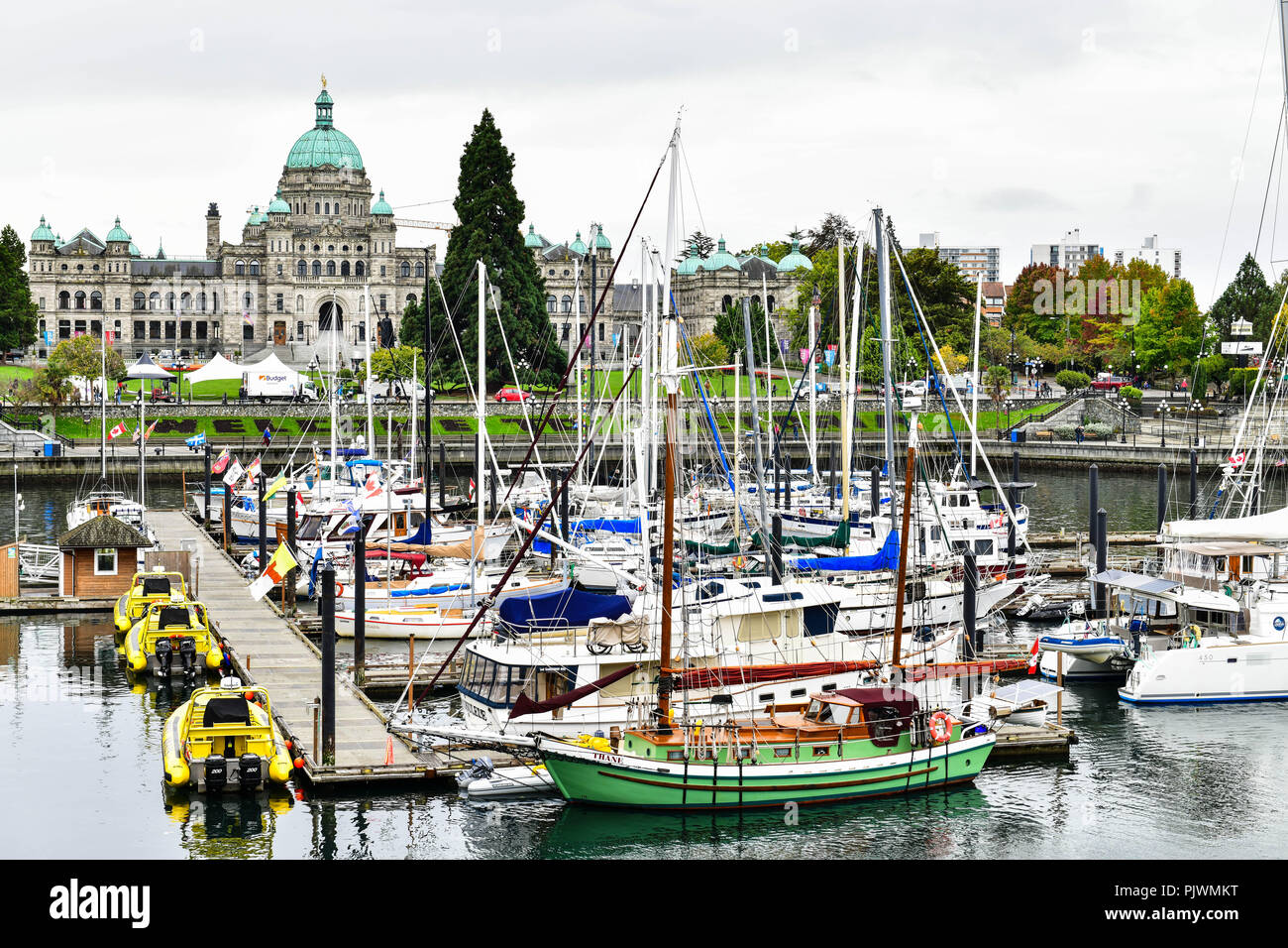 Victoria harbour building hi-res stock photography and images - Alamy