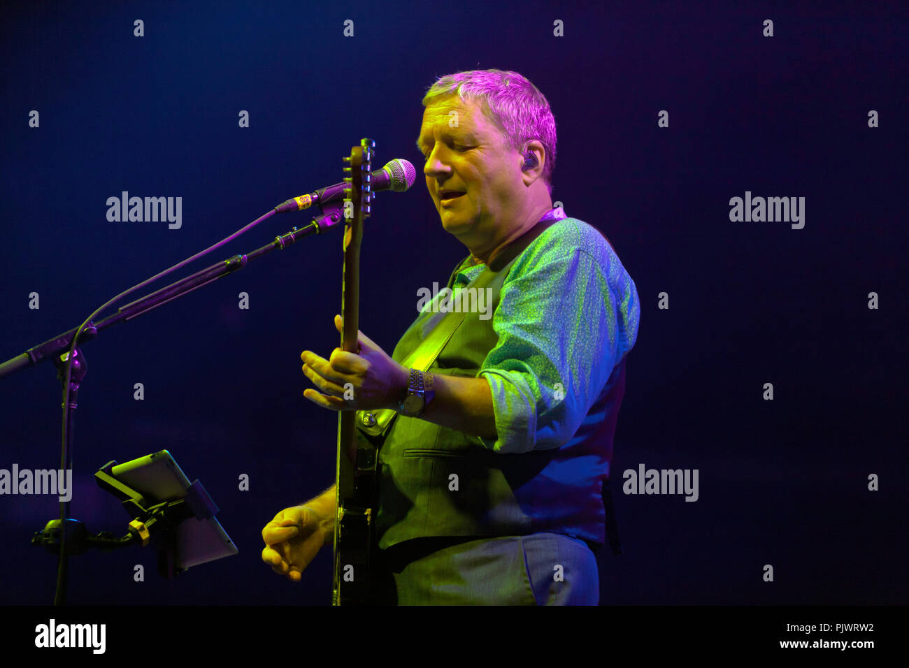 Glenn tilbrook and chris difford hi-res stock photography and images ...