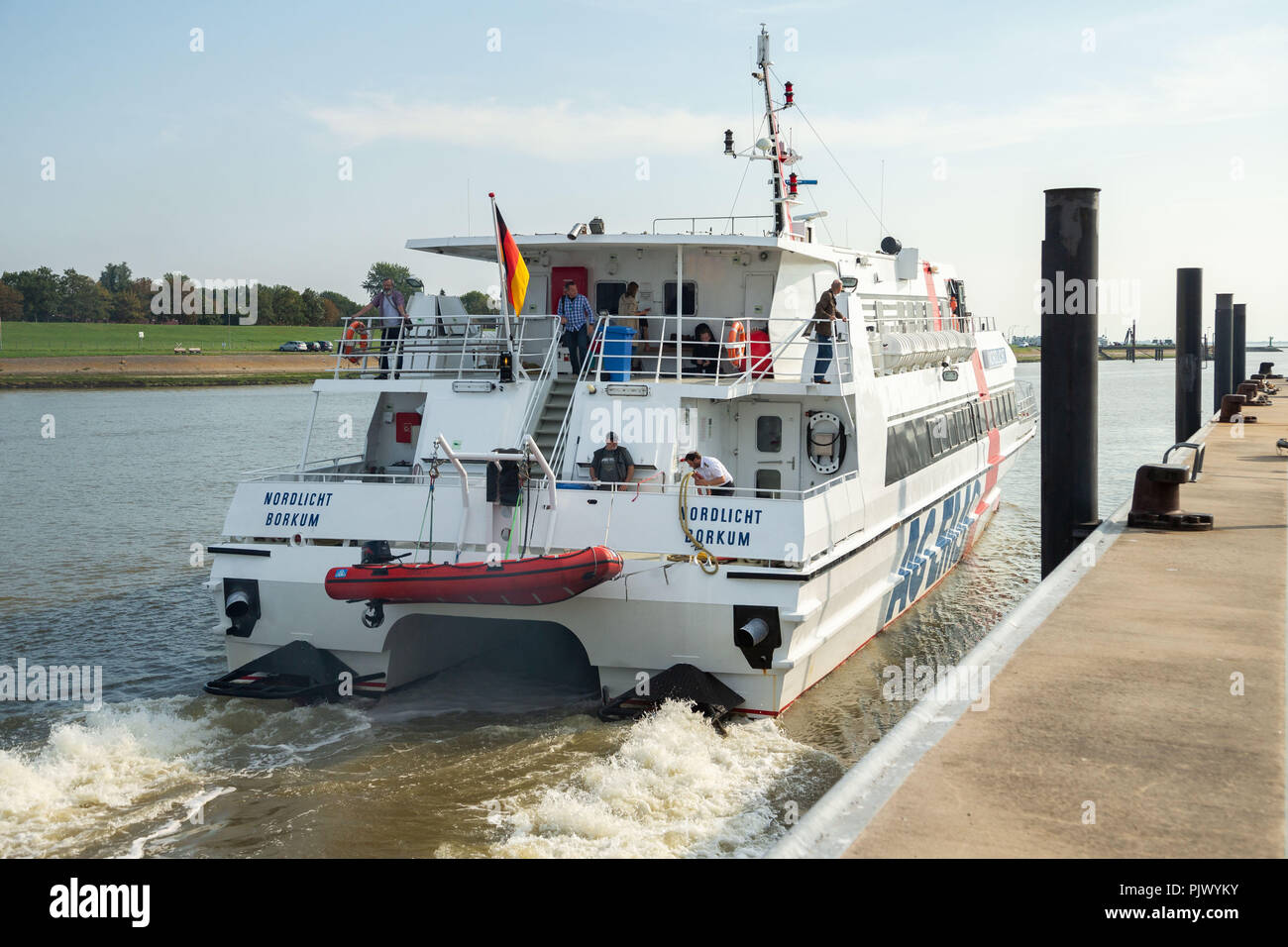 Emden, Germany. 05th Sep, 2018. The catamaran MS Nordlicht leaves the ...