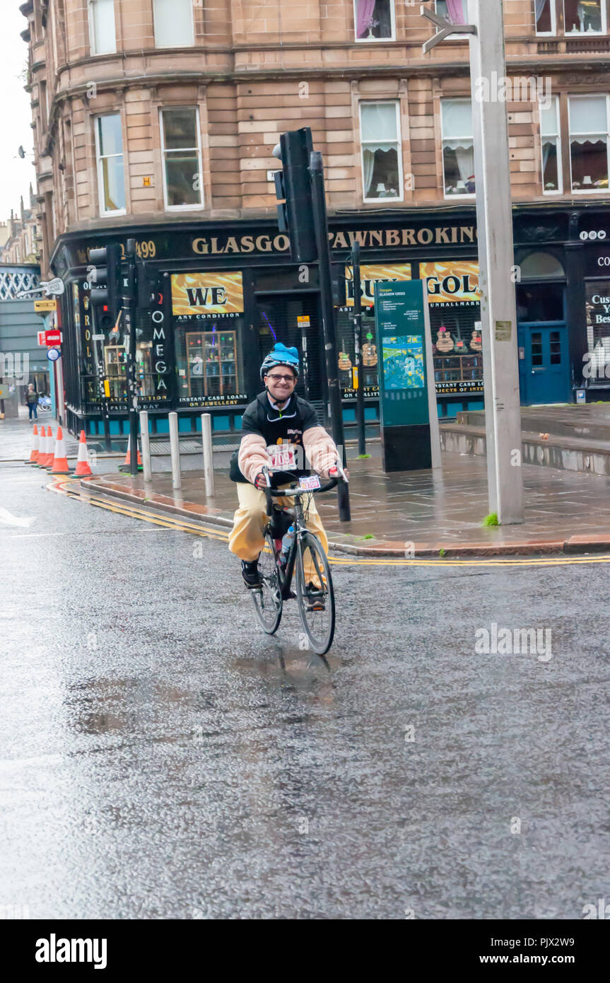 Glasgow, Scotland, UK. 9th September, 2018. A cyclist riding along ...