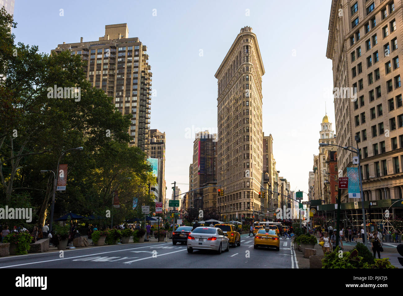 Triangular 22 story steel framed hi-res stock photography and images ...