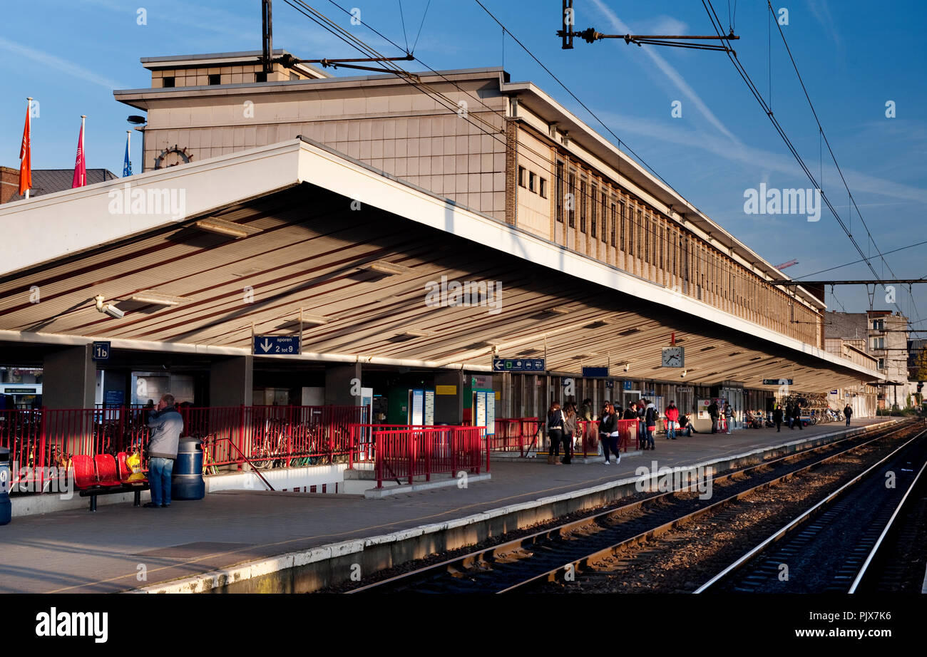 The Hasselt railway station (Belgium, 16/11/2011 Stock Photo - Alamy