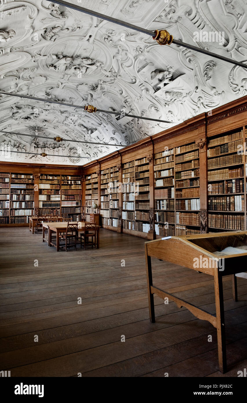 Inside the historic library of the "Abdij van Park" Parc Abbey in ...