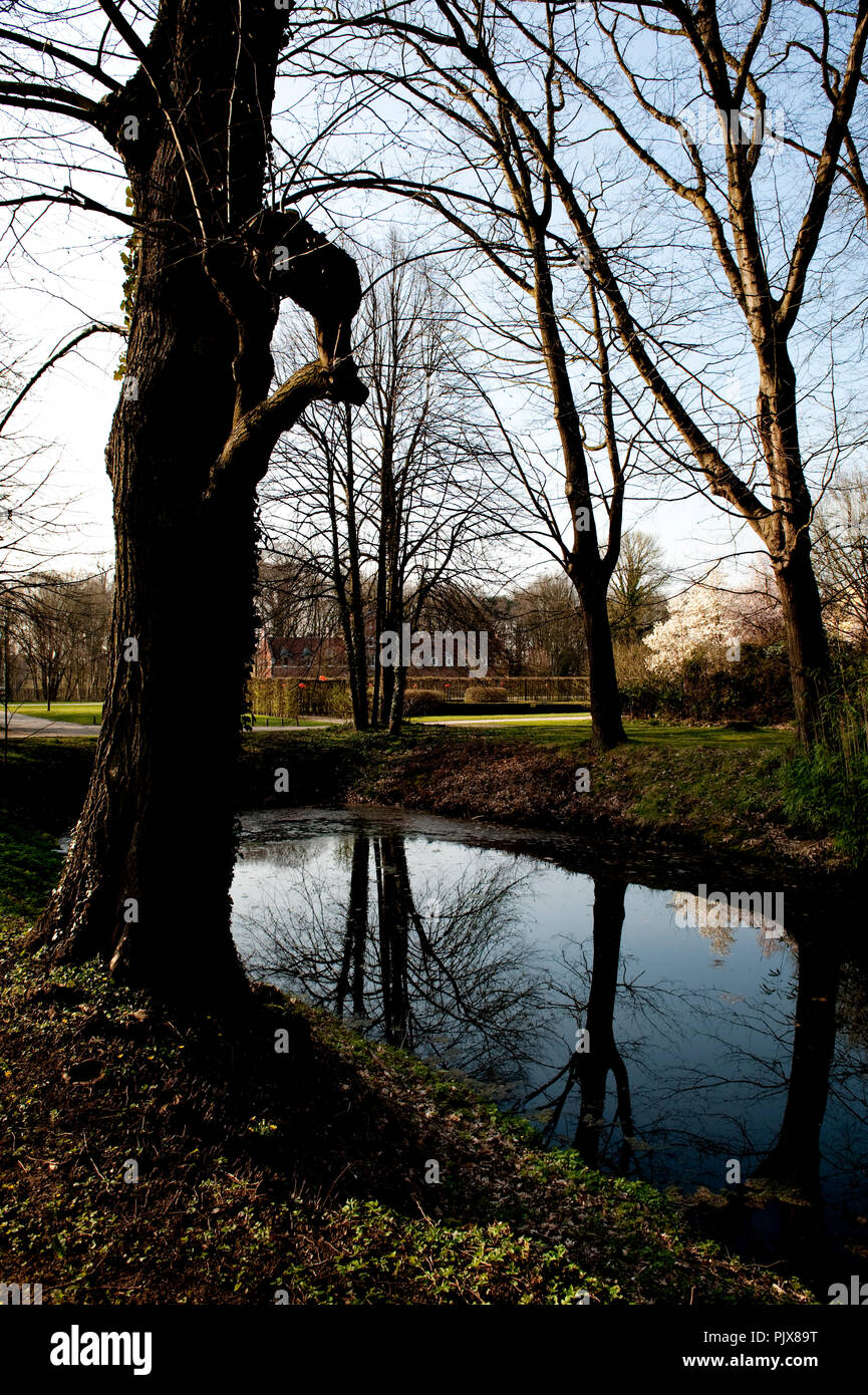 The castle d'Ursel and its park in Hingene, near Bornem (Belgium, 02/04 ...