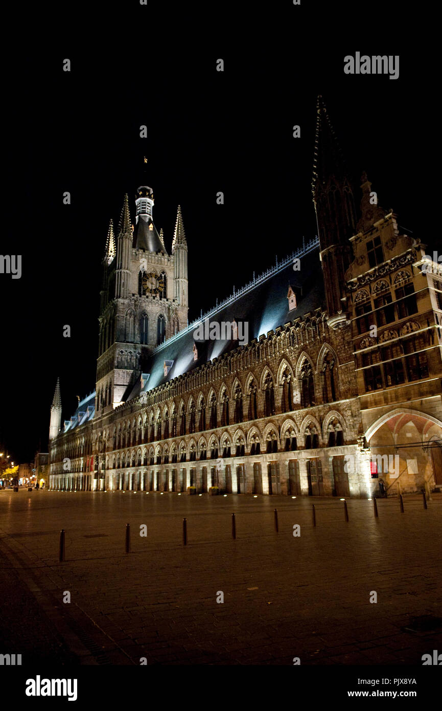 Nightview of the gothic style Cloth Hall "Lakenhall" in Ypres (Belgium ...