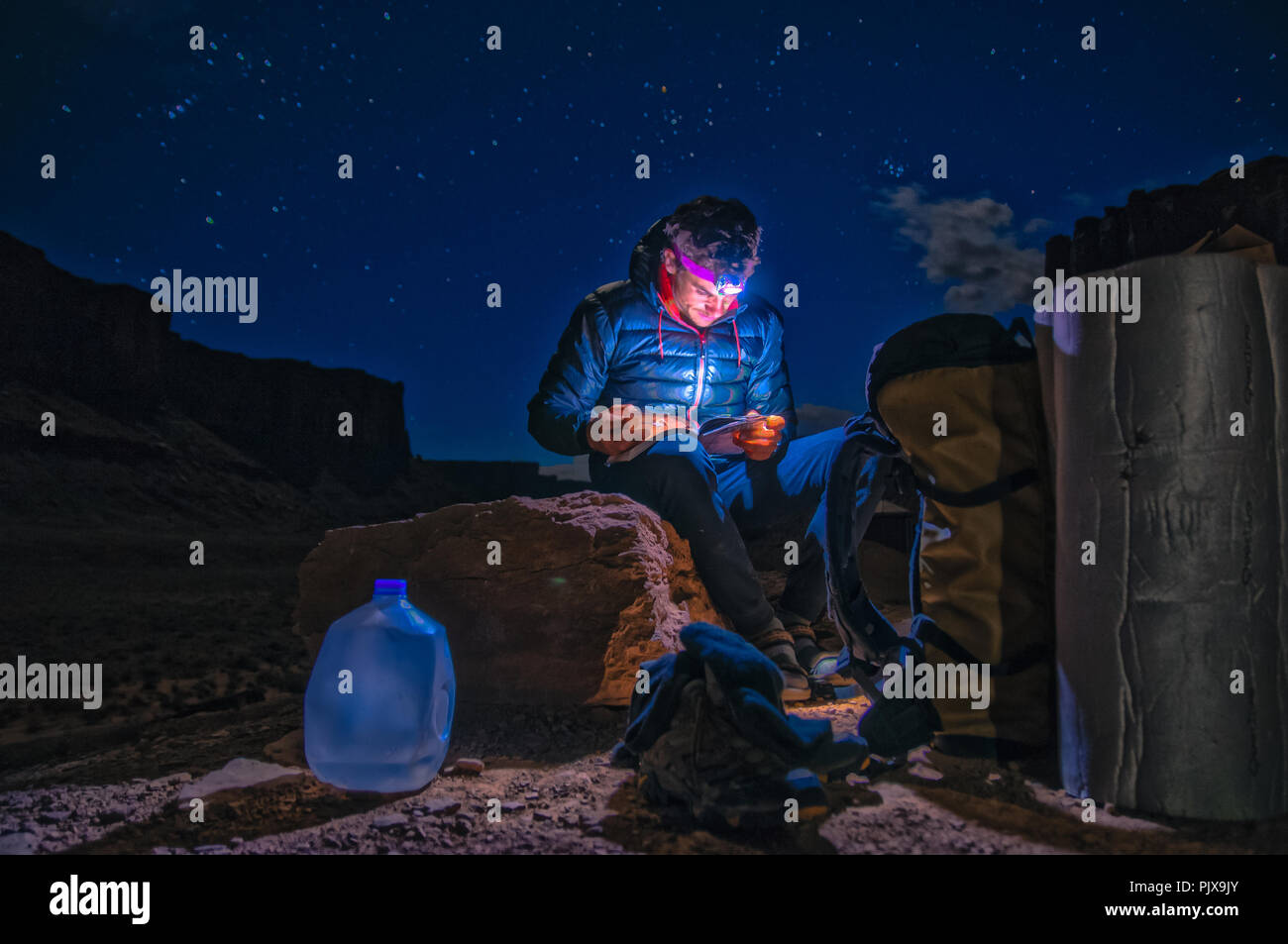 Rock stars reading hi-res stock photography and images - Alamy