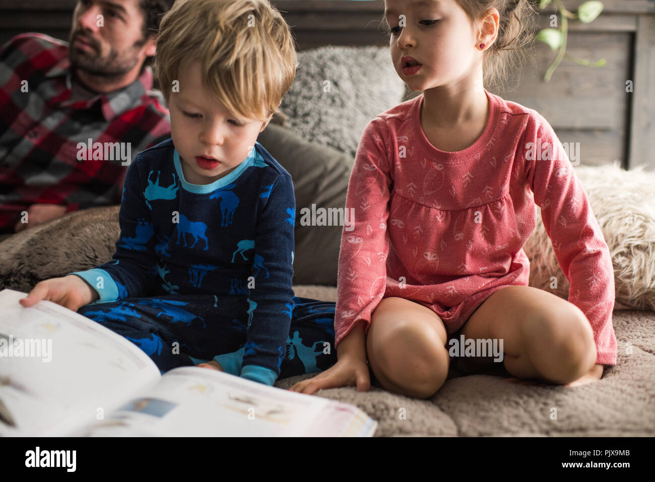 Two children reading book hi-res stock photography and images - Alamy