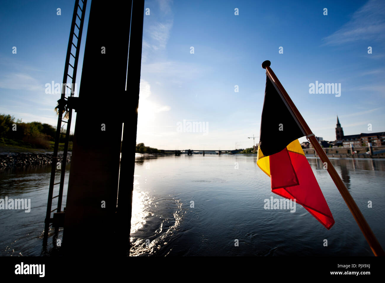 Bateau ferry skyline hi-res stock photography and images - Alamy