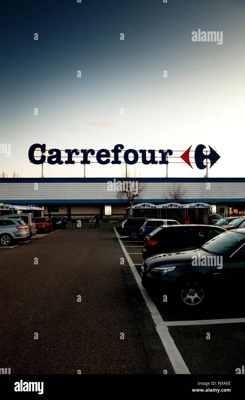 Carrefour supermarkt hi-res stock photography and images - Alamy