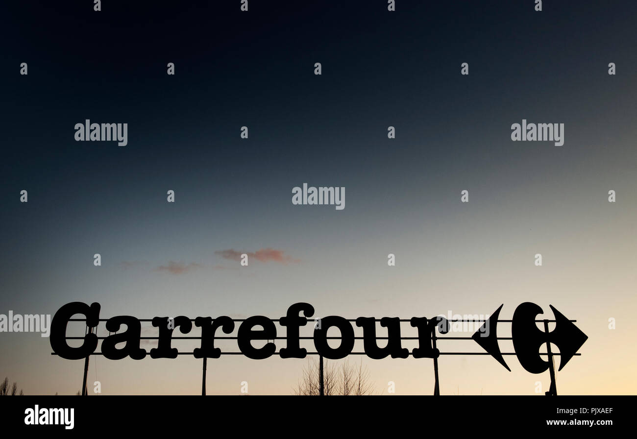 Supermarkt carrefour hi-res stock photography and images - Alamy