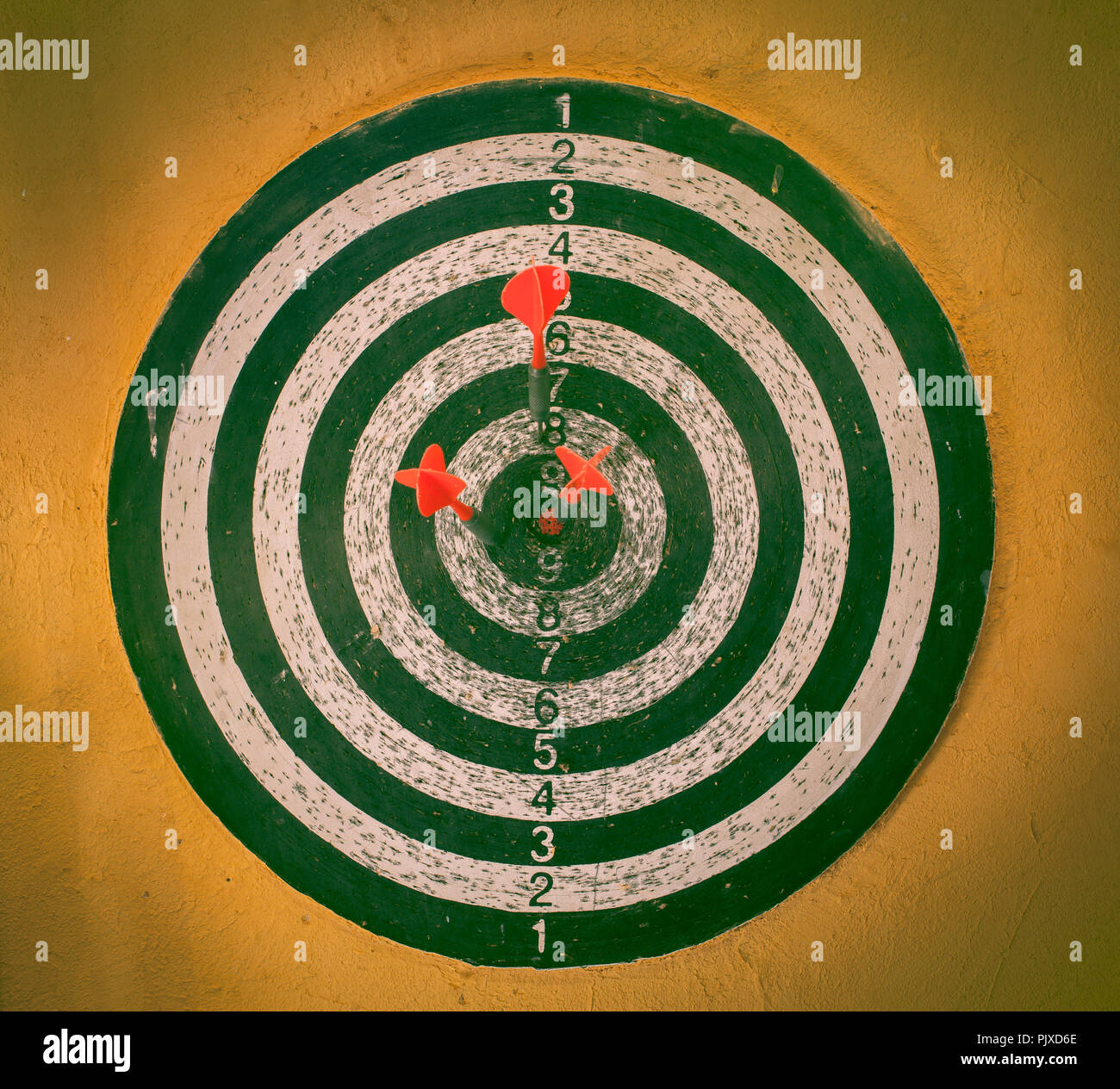Dartboard texture hi-res stock photography and images - Alamy