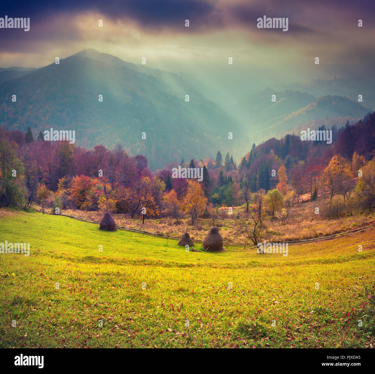 Beautiful sunset mountain hi-res stock photography and images - Alamy