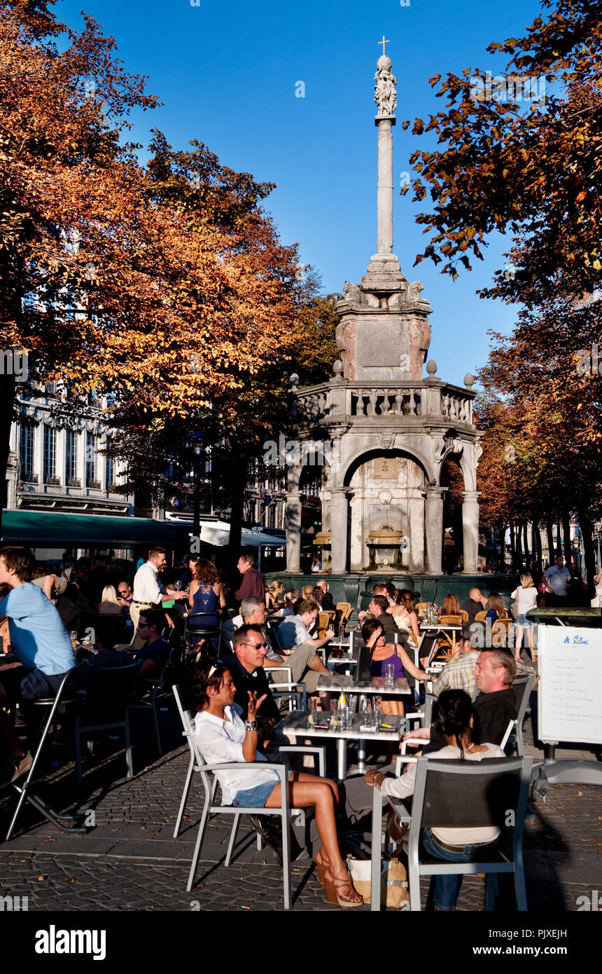 The Place du Marché square and historical Le Perron monument in Liège ...