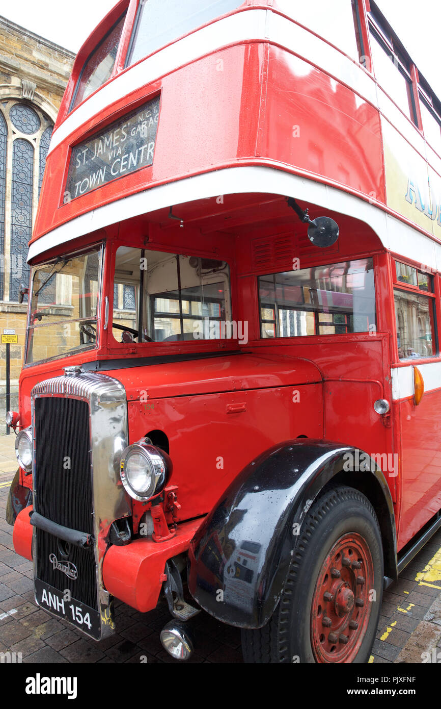 6 wheel bus hi-res stock photography and images - Alamy