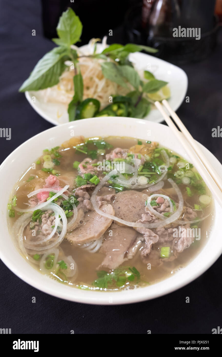 Bowl of Vietnamese pho noodle soup Stock Photo - Alamy